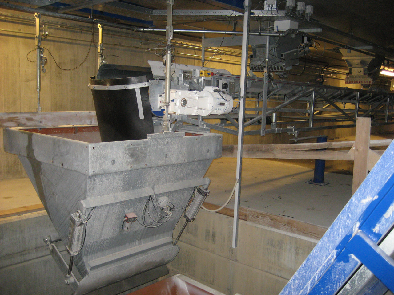 Weigh hopper and weighing unit – weighing aggregates